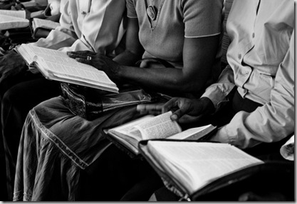 OLTRE IL MURO: ARTE e FOTOGRAFIA: L’HAITI DI JAN SOCHOR (LA CHIESA DI DIO)